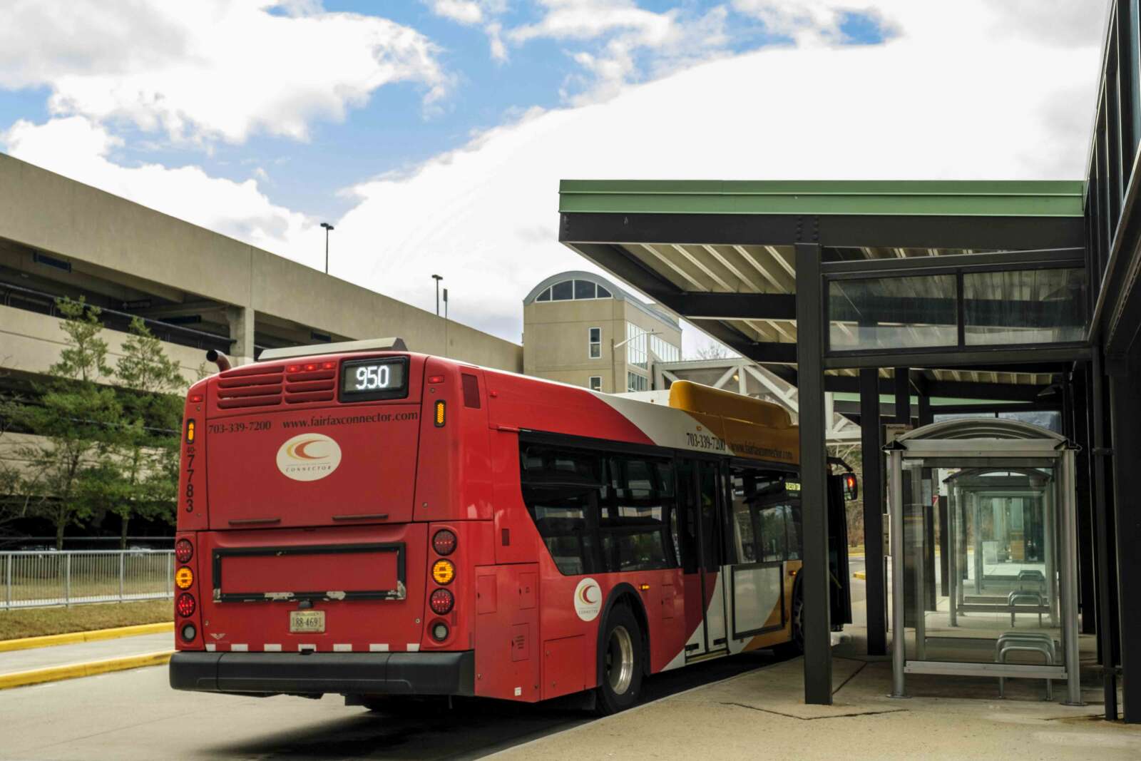 N. Va. commission explores using video tech to fine drivers in bus-only ...