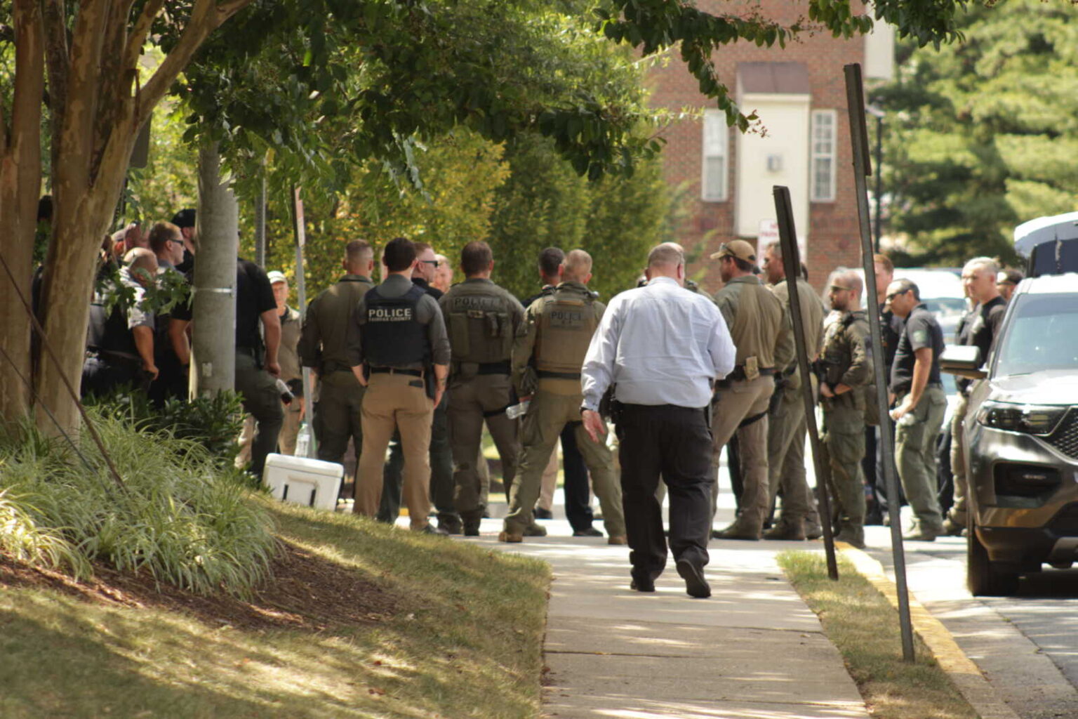 Police swarm Bailey’s Crossroads neighborhood for fugitive arrest | FFXnow